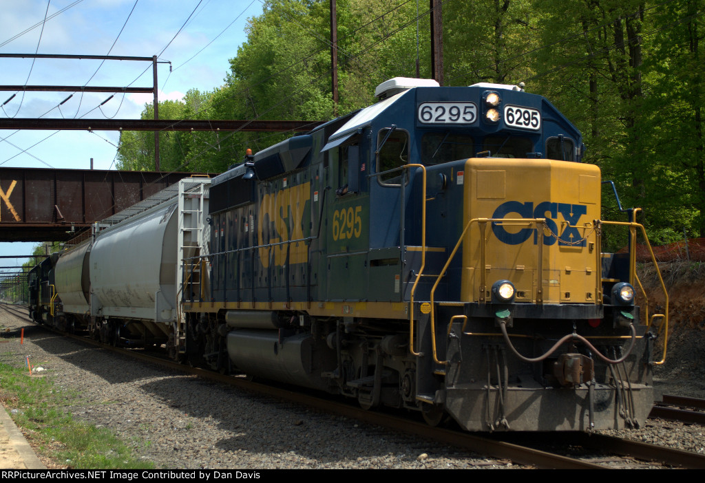 CSX GP40-2 6295 leads C770-07